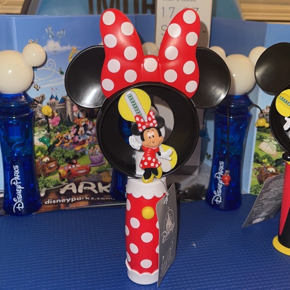 Disney | Toys | Disneyparks Exclusive Minnie Mouse Light Up Glow Wheel ...